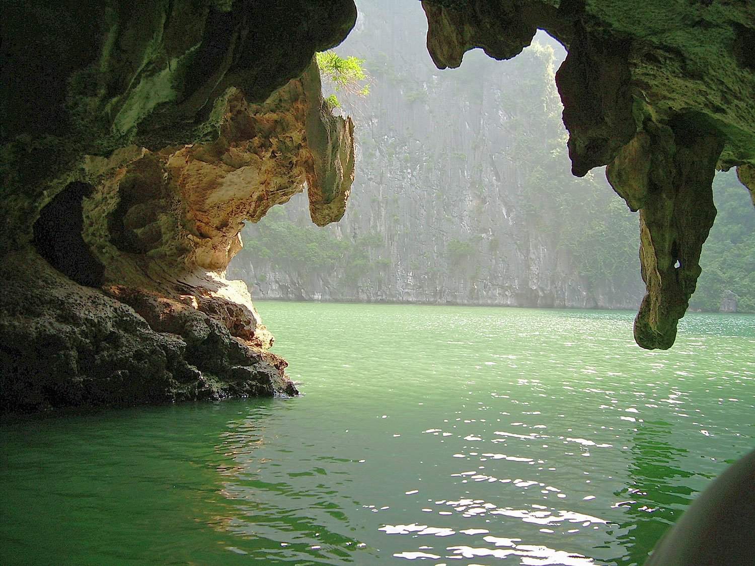 Ha Long Bay boat sailing trip - Meanwhile in Thailand